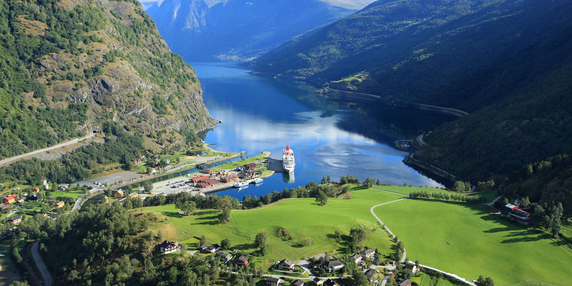 Guided tour and fjord cruise to Nærøyfjorden, Flåm and Stegastein ...