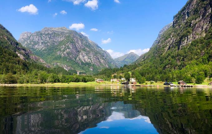Hardangerfjord - the Queen of the fjords - visitBergen.com