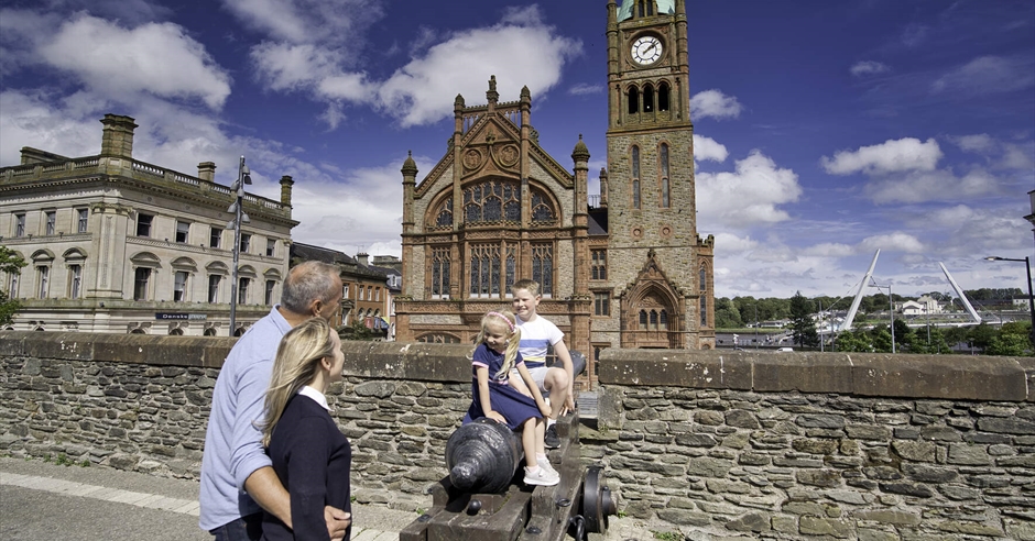 17th Century City Walls - Historic Sites, Houses, Castles & Buildings ...