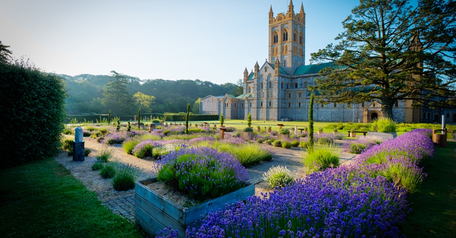 Buckfast Abbey Gardens: Christmas Wreath Making - Buckfastleigh - Visit ...