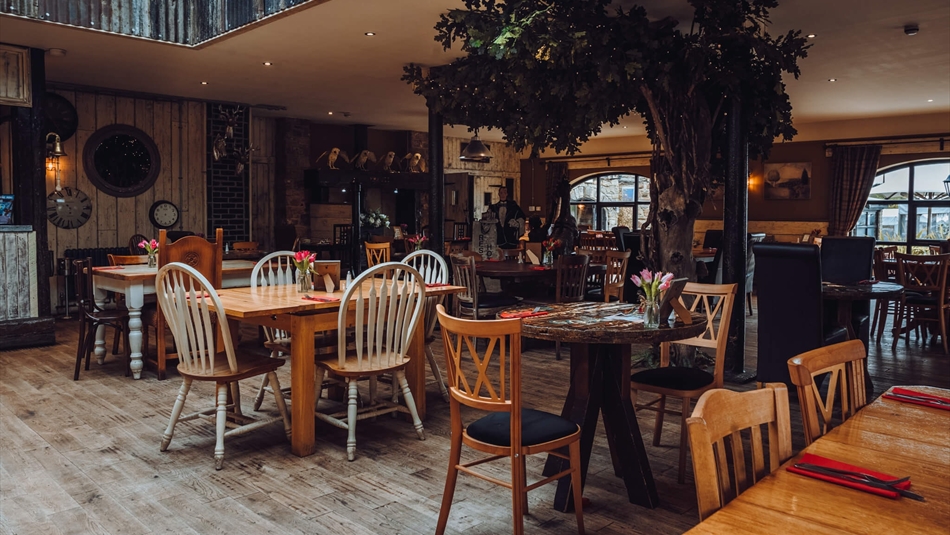 South Causey Inn - Bar, Restaurant & Dining Pods - Restaurant in ...