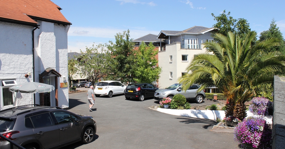 Big Tree Holiday Flats Paignton - Self-Catering in PAIGNTON, Paignton ...