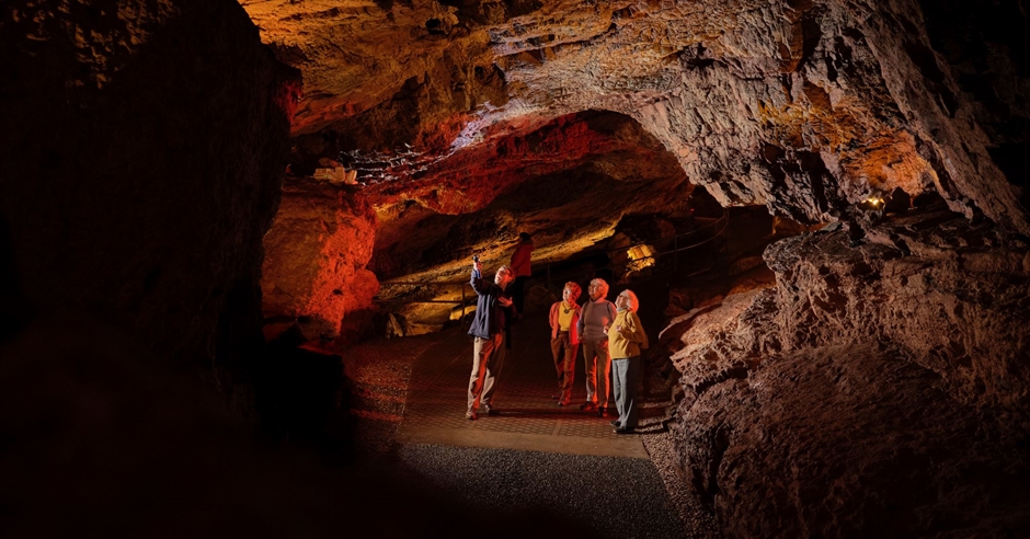 Kents Cavern Prehistoric Caves - Cave in Torquay, Torquay - English Riviera