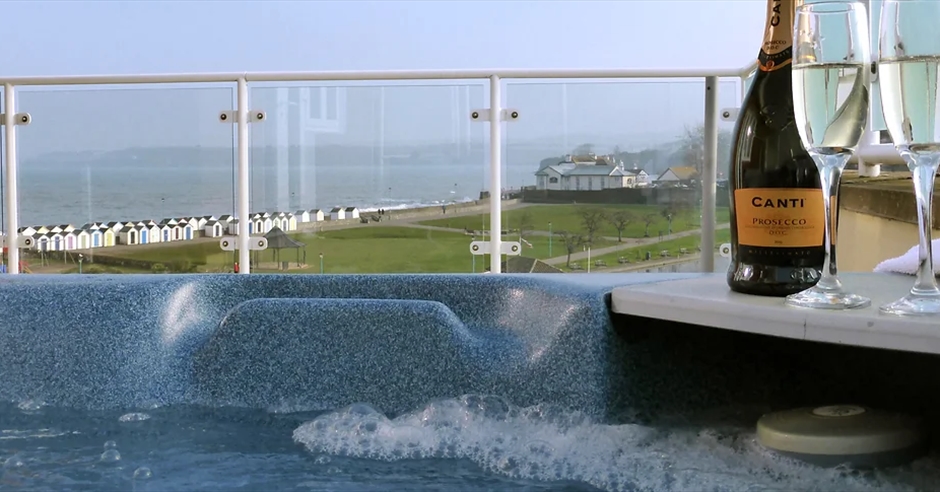 The Penthouse, Goodrington Lodge - Self-Catering in PAIGNTON, Paignton ...