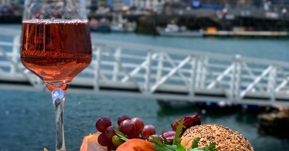 Prince William - Bar in Brixham, Brixham - English Riviera