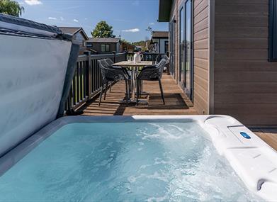 Roydon Marina Village - Holiday Village in Roydon, Epping Forest ...