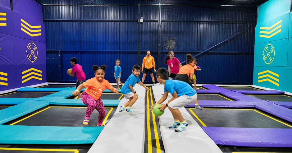 Oxygen Indoor Activity and Trampoline Park Romford - Trampolining in ...