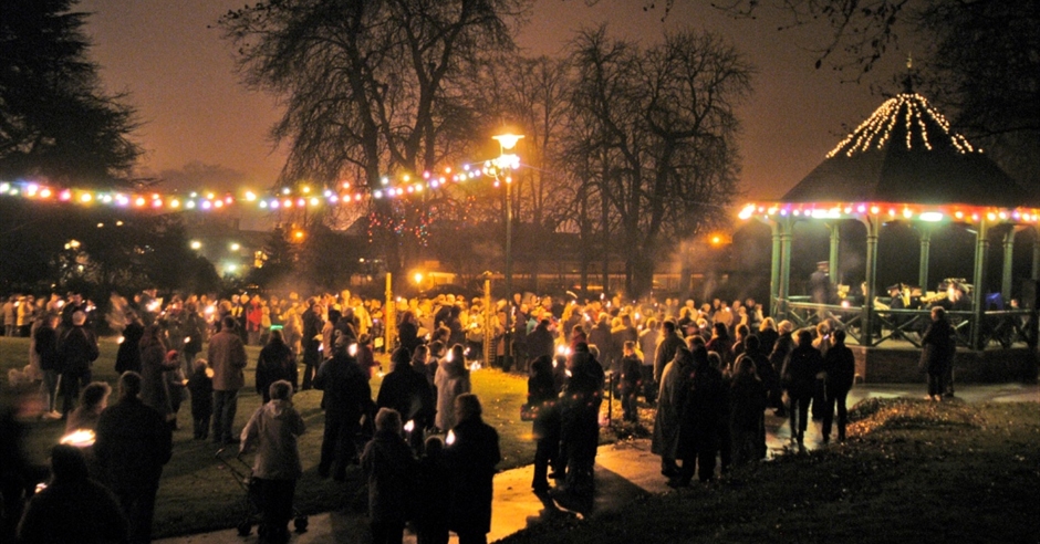 Halstead Christmas Light Switch On - Christmas Lights Switch-On in ...