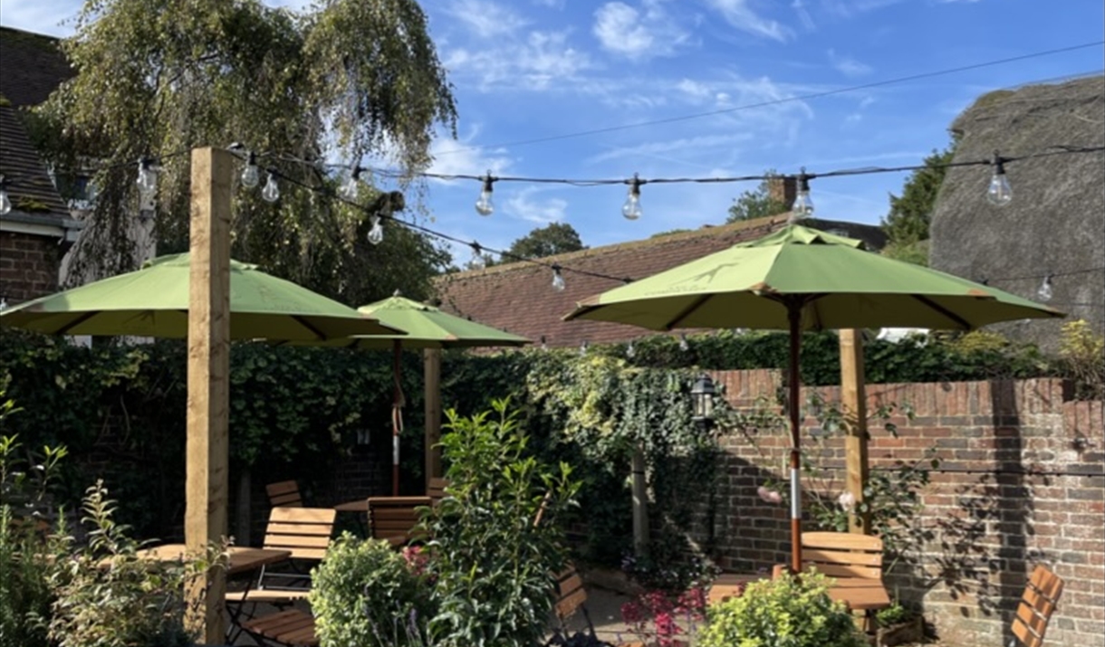 The Axe & Compasses - Restaurant - Pub in Saffron Walden, Saffron ...