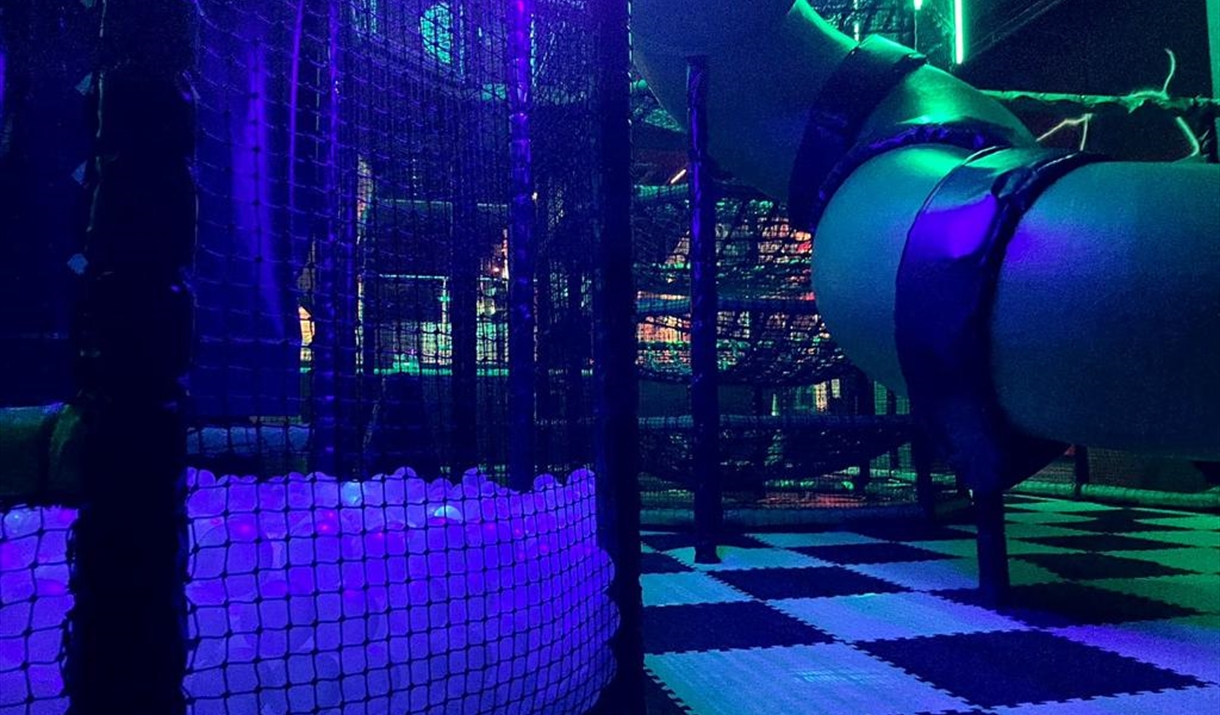 Flip Out Lakeside - Indoor Adventure Park in West Thurrock, Grays ...