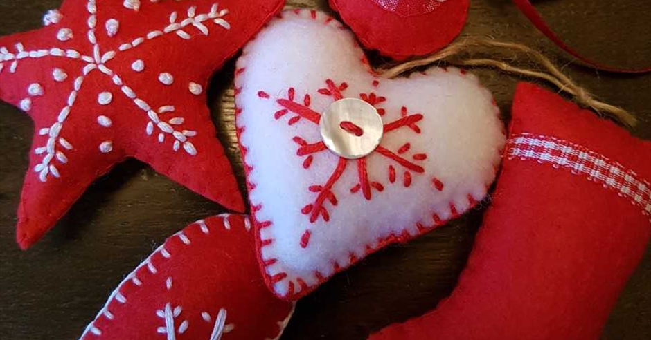 Make Your Own Christmas Decorations at Gilbert White's House - Visit ...