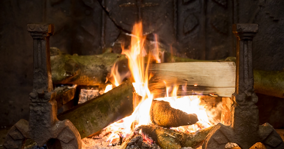 Fireside Poetry: Writing Women - Visit Hampshire