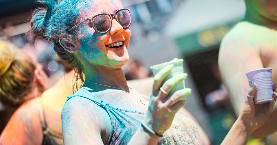 Colour Throw at Mill Rythe Holiday Village - Visit Hampshire