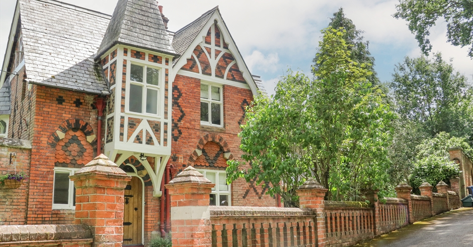 The Gardeners Cottage - Hook - Visit Hampshire