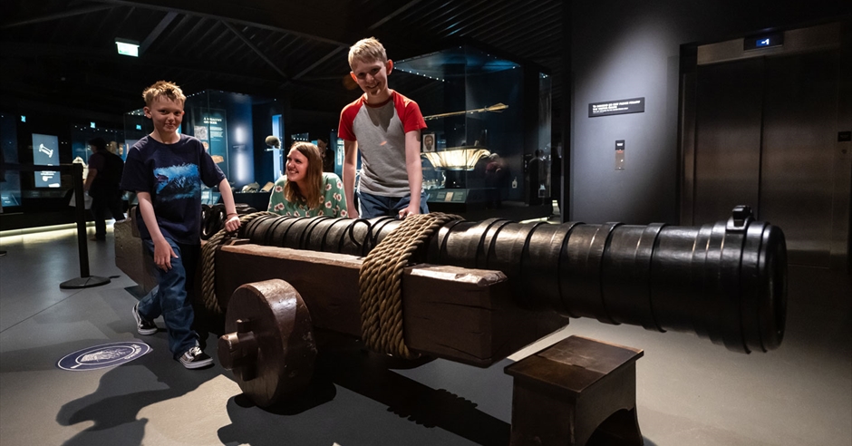 Meet the Tudors: Wicked weapons and the Tudors at war at The Mary Rose ...