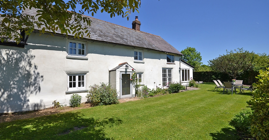 Walnut Tree Cottage - Tiptoe - Visit Hampshire