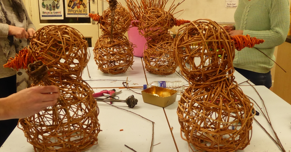 Create a Willow Snowman at Chandlers Ford Community Assoication Hall ...