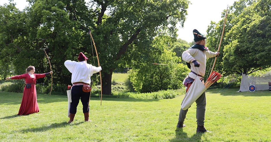Medieval archery demonstration - Visit 1066 Country