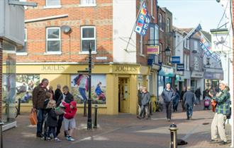 Shopping in Cowes - Visit Isle Of Wight