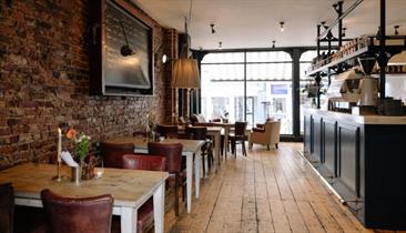 The Coast Bar & Dining Room - COWES - Visit Isle Of Wight