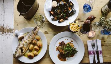 The Coast Bar & Dining Room - COWES - Visit Isle Of Wight