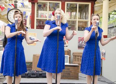 1940s Weekend at the East Lancashire Railway - Festival in Bury ...