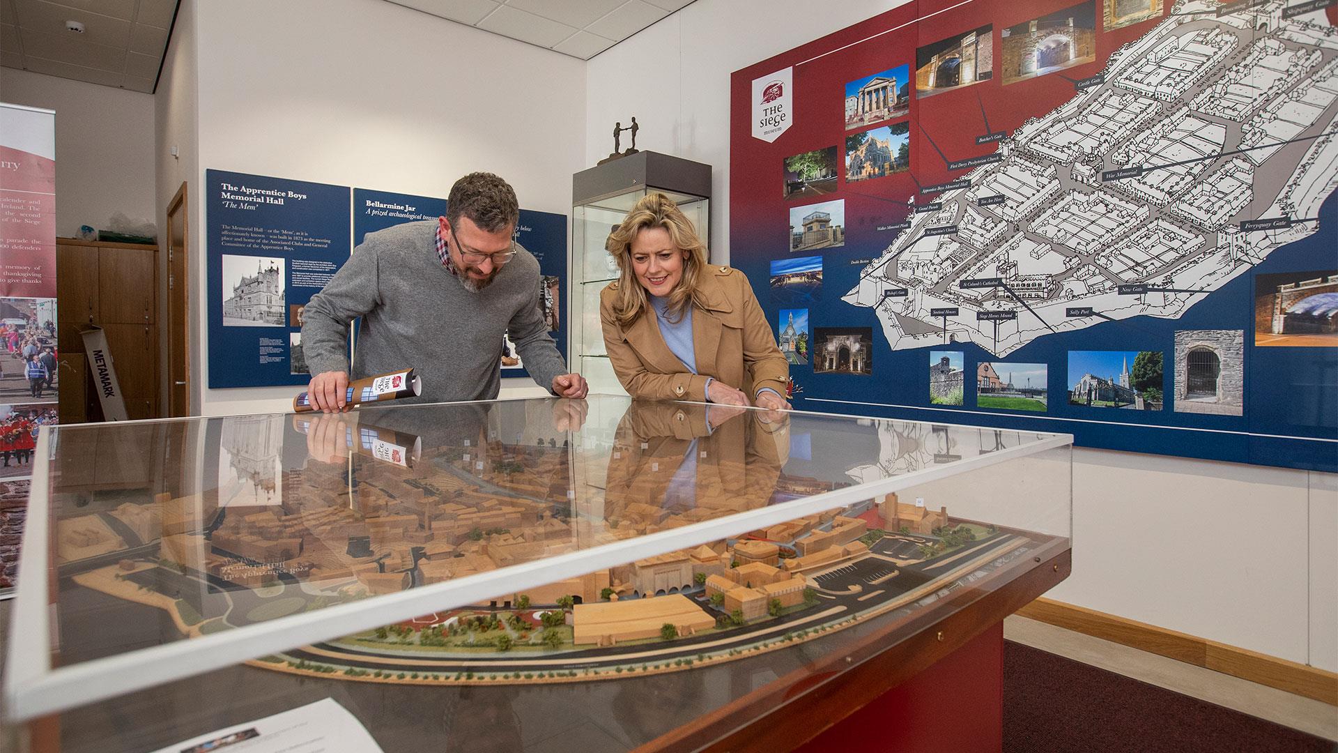 Couple enjoying an exhibition at the Siege Museum