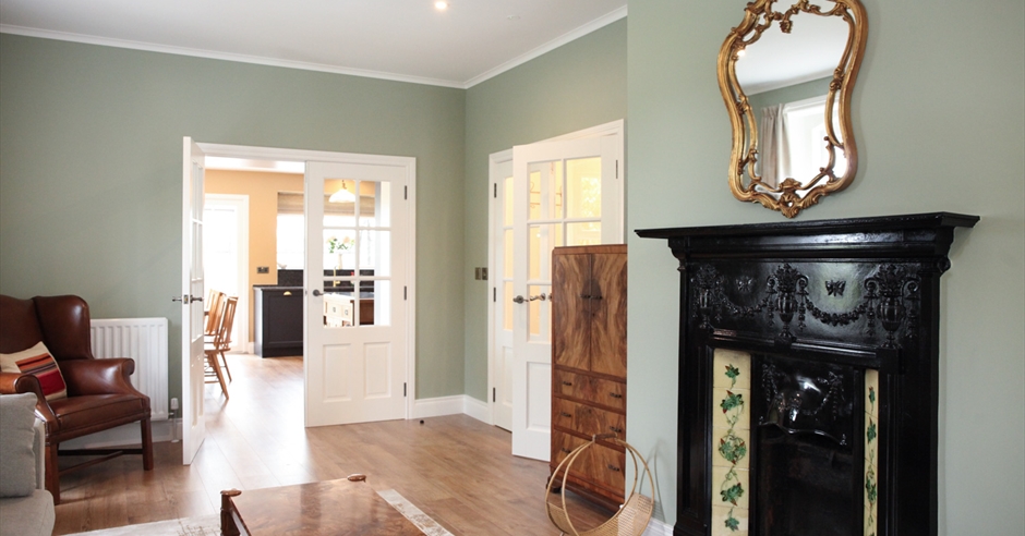 Bailliesmills Gate Lodge at Larchfield Estate - Lisburn - Discover ...