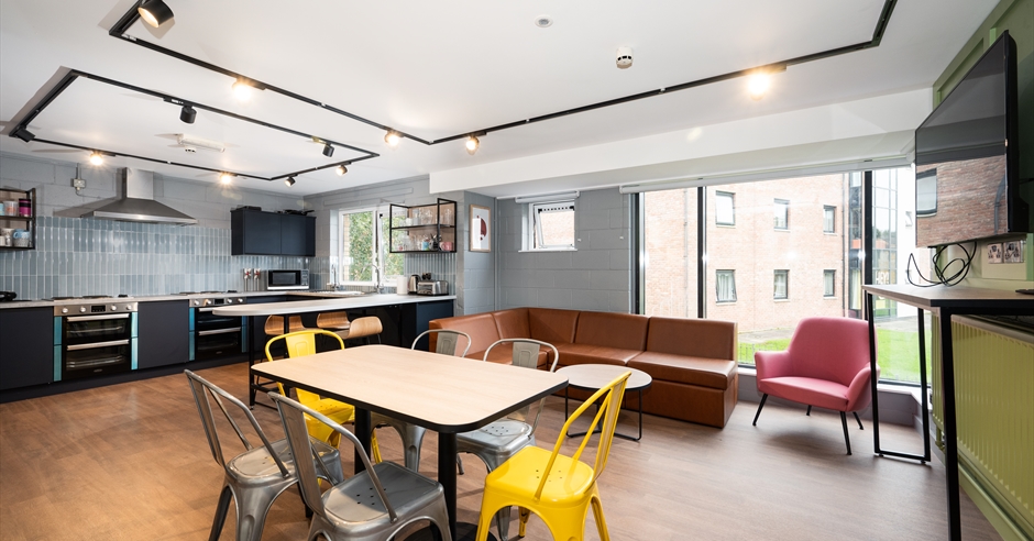 Queen's University Elms BT9 - Belfast - Discover Northern Ireland