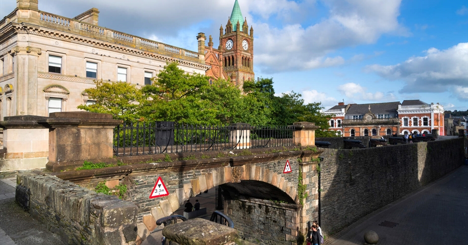 17th Century City Walls - Derry~Londonderry - Discover Northern Ireland