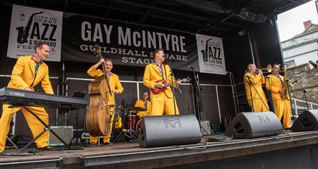 Where To Go On a Night Out in Derry | Discover NI