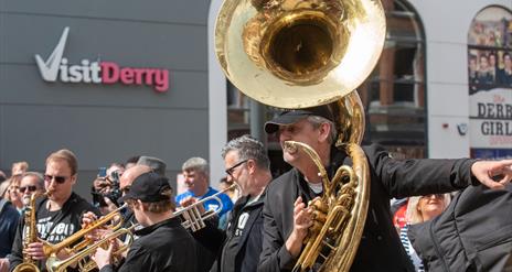 Where To Go On a Night Out in Derry | Discover NI