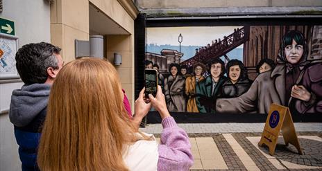 Walking tour group taking a photograph in Derry~Londonderry with guide David from Derrie Danders