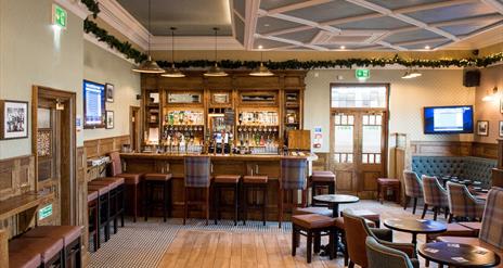 Where To Go On a Night Out in Derry | Discover NI