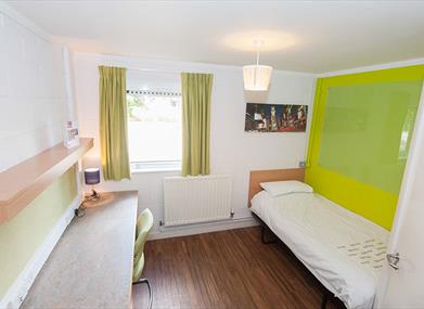 Queen's University Elms BT9 - Belfast - Discover Northern Ireland