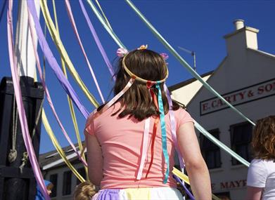 Holywood Maypole - Holywood - Discover Northern Ireland