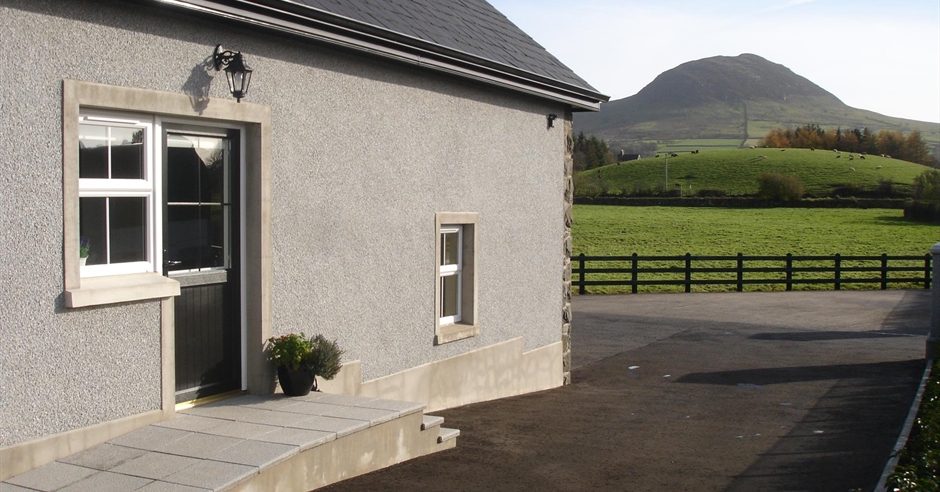 Slemish Farm Cottage - Broughshane - Mid & East Antrim