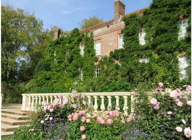 Pashley Manor Gardens - Garden in Wadhurst, Rother - Visit South East ...