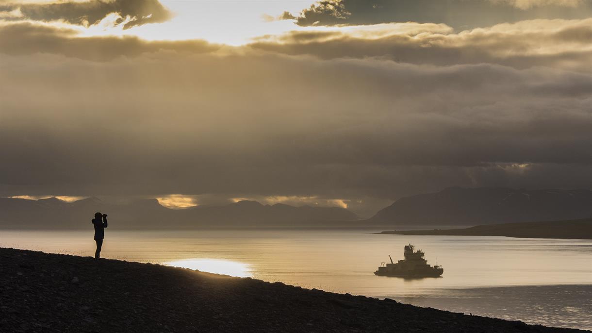 10 popular summer hikes around Longyearbyen