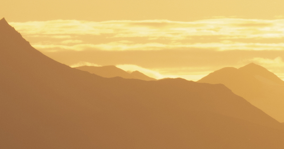 The midnight sun in Svalbard - Visit Svalbard