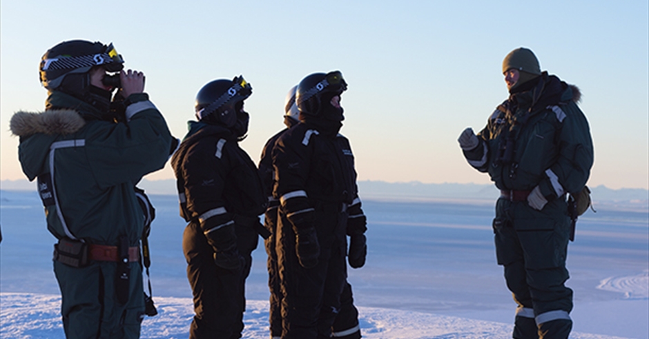 5 grunner til at den lokale Svalbardguiden kan bidra til å gjøre Svalbardeventyret ditt ...