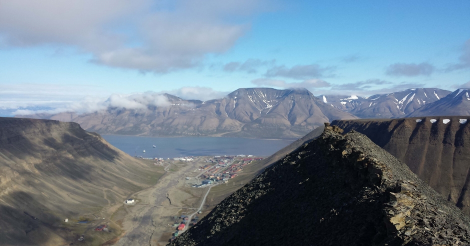 Sarkofagen Trekking - Poli Arctici - Hiking in Longyearbyen ...