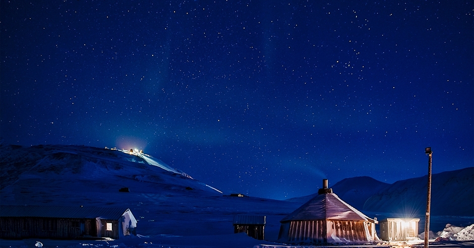 Northern lights evening - Hurtigruten Svalbard - Northern Lights ...