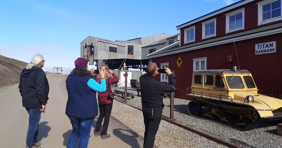 Longyearbyen City Walk - Rana Itinerans - Sightseeing in Longyearbyen ...