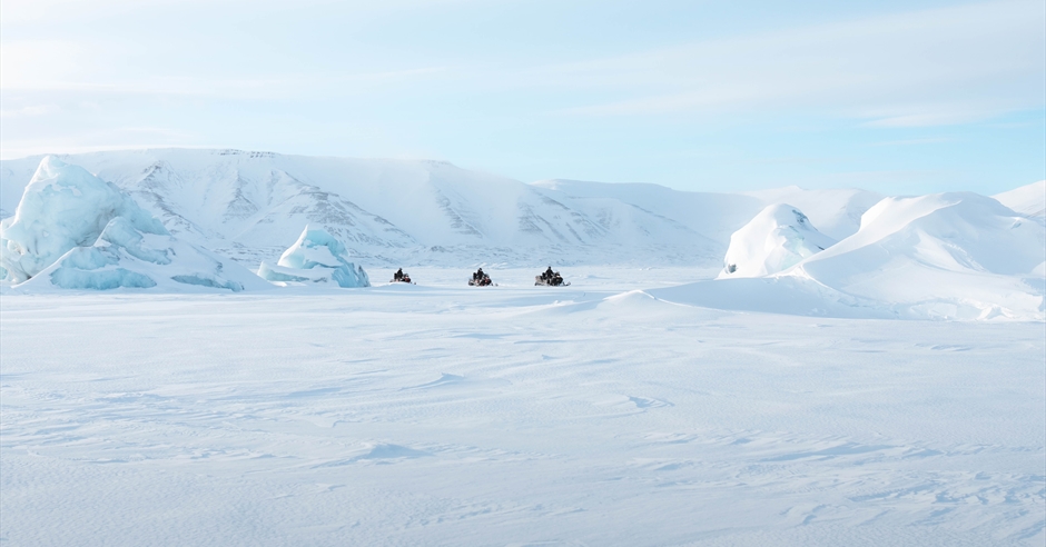 1 Night East Coast Adventure: Snowmobile and Cabin Escape - Svalbard ...
