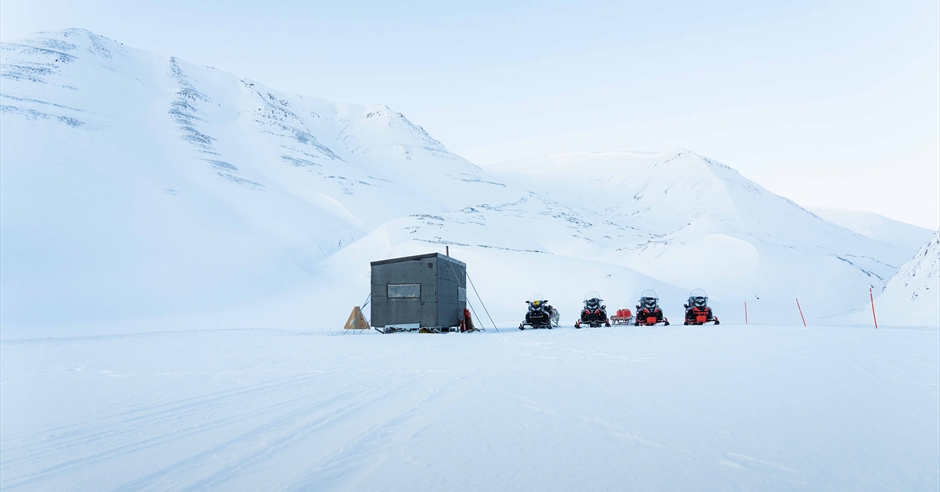 1 Night East Coast Adventure: Snowmobile and Cabin Escape - Svalbard ...