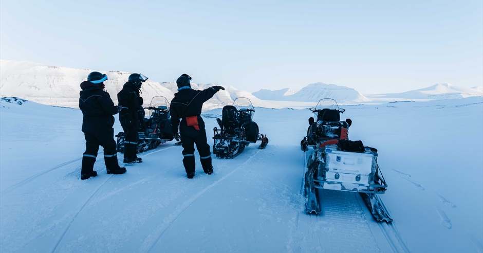 1 Night East Coast Adventure: Snowmobile and Cabin Escape - Svalbard ...