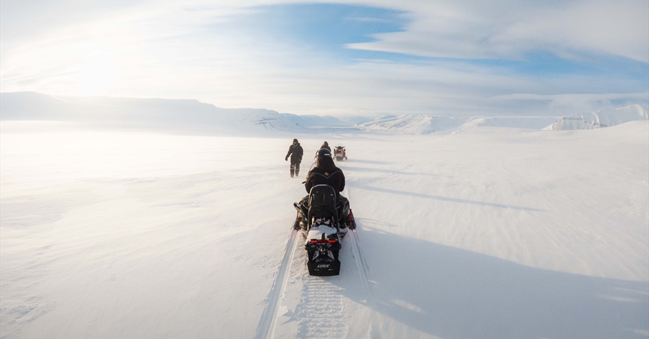 1 Night East Coast Adventure: Snowmobile and Cabin Escape - Svalbard ...