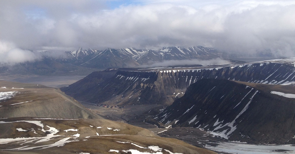 Sarkofagen Trekking - Poli Arctici - Hiking in Longyearbyen ...