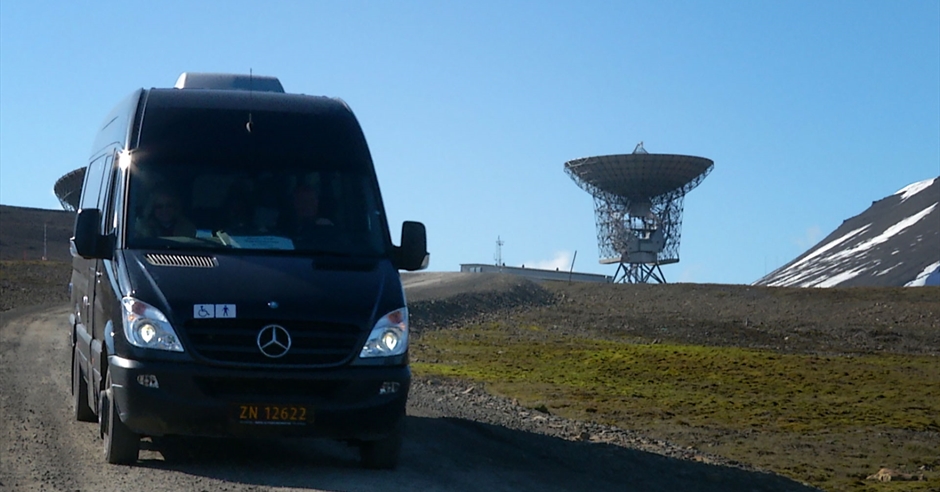 Longyearbyen in a nutshell - sightseeing with the local expert ...